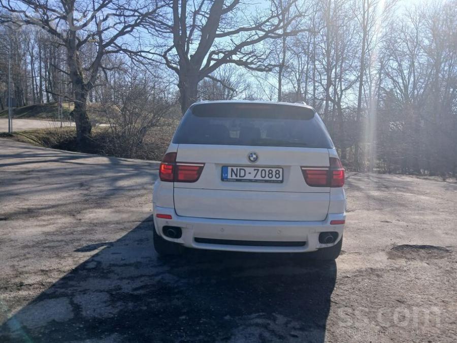White BMW X5 2007 in Talsi, with an engine capacity of 3.00 L and mileage of 507 thousand km for 7000 €, photo 6 on AUTOMOTO.COM.LV