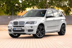 White BMW X5 2007 in Jelgava, with an engine capacity of 3.00 L and mileage of 438 thousand km for 6900 €, photo  on AUTOMOTO.COM.LV