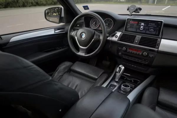Balts BMW X5 2007 Jelgava, ar dzinēja tilpumu 3.00 L un nobraukumu 438 tūkst. km par 6900 €, foto 7 vietnē AUTOMOTO.COM.LV