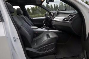 Белый БМВ Х5 2007 в Елгава, объемом двигателя 3.00 л и пробегом 438 тыс. км за 6900 €, фото 17 на AUTOMOTO.COM.LV
