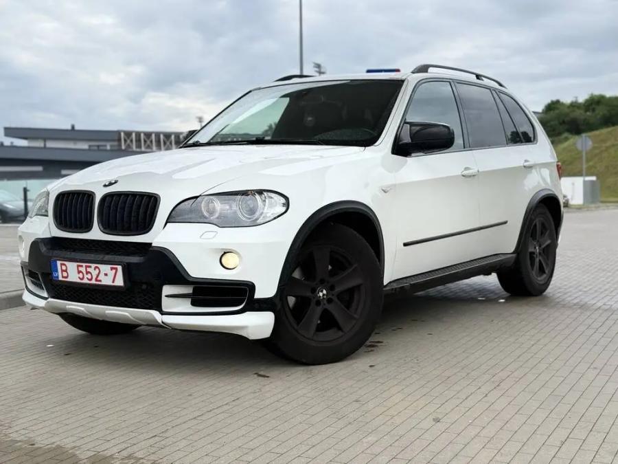 White BMW X5 2007 in Rezekne, with an engine capacity of 3.00 L and mileage of 290 thousand km for 7995 €, photo 1 on AUTOMOTO.COM.LV