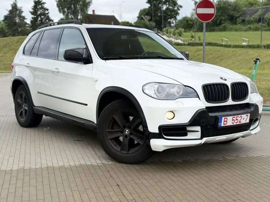 White BMW X5 2007 in Rezekne, with an engine capacity of 3.00 L and mileage of 290 thousand km for 7995 €, photo 3 on AUTOMOTO.COM.LV