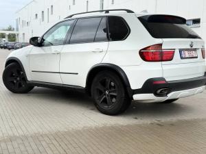 White BMW X5 2007 in Rezekne, with an engine capacity of 3.00 L and mileage of 290 thousand km for 7995 €, photo 4 on AUTOMOTO.COM.LV