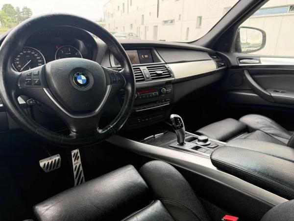 White BMW X5 2007 in Rezekne, with an engine capacity of 3.00 L and mileage of 290 thousand km for 7995 €, photo 8 on AUTOMOTO.COM.LV