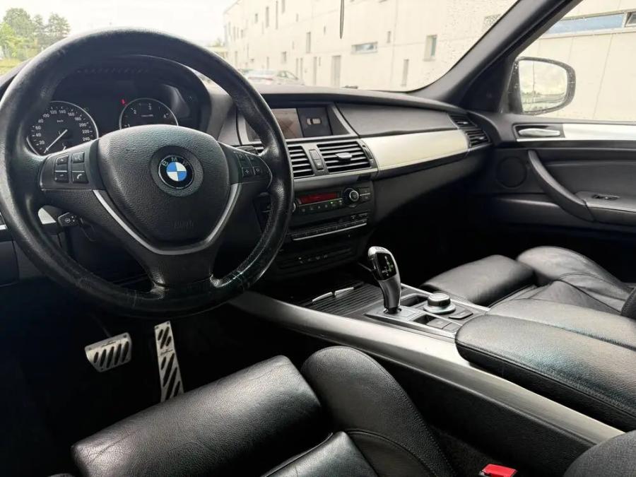 White BMW X5 2007 in Rezekne, with an engine capacity of 3.00 L and mileage of 290 thousand km for 7995 €, photo 9 on AUTOMOTO.COM.LV