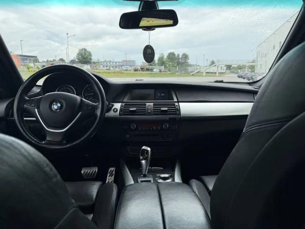 White BMW X5 2007 in Rezekne, with an engine capacity of 3.00 L and mileage of 290 thousand km for 7995 €, photo 9 on AUTOMOTO.COM.LV