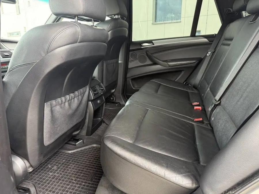 White BMW X5 2007 in Rezekne, with an engine capacity of 3.00 L and mileage of 290 thousand km for 7995 €, photo 13 on AUTOMOTO.COM.LV