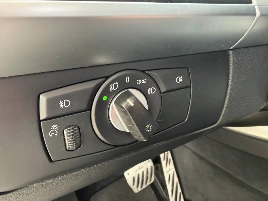 White BMW X5 2007 in Rezekne, with an engine capacity of 3.00 L and mileage of 290 thousand km for 7995 €, photo 18 on AUTOMOTO.COM.LV