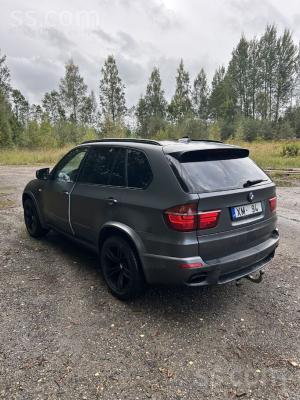 Balts BMW X5 2007 Valmiera, ar dzinēja tilpumu 3.00 L un nobraukumu 435 tūkst. km par 9000 €, foto 5 vietnē AUTOMOTO.COM.LV