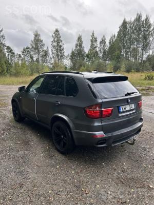 Balts BMW X5 2007 Valmiera, ar dzinēja tilpumu 3.00 L un nobraukumu 436 tūkst. km par 8500 €, foto 5 vietnē AUTOMOTO.COM.LV
