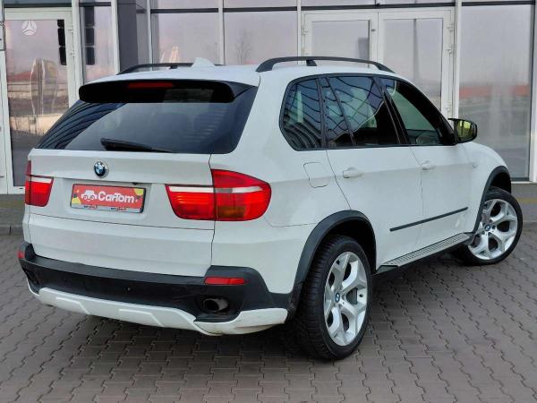White BMW X5 2008 in Vilnius, with an engine capacity of 2.99 L and mileage of 340 thousand km for 8500 €, photo 6 on AUTOMOTO.COM.LV