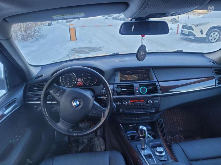 Balts BMW X5 2008 Kelmė, ar dzinēja tilpumu 3.00 L un nobraukumu 298 tūkst. km par 8200 €, foto 2 vietnē AUTOMOTO.COM.LV