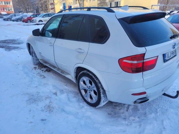 White BMW X5 2008 in Kelme, with an engine capacity of 3.00 L and mileage of 298 thousand km for 8000 €, photo 3 on AUTOMOTO.COM.LV