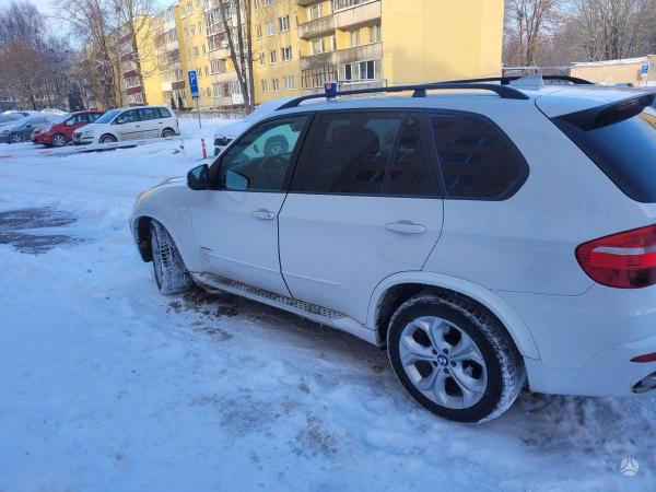 White BMW X5 2008 in Kelme, with an engine capacity of 3.00 L and mileage of 298 thousand km for 8000 €, photo 7 on AUTOMOTO.COM.LV