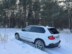 White BMW X5 2008 in Vilnius, with an engine capacity of 2.99 L and mileage of 402 thousand km for 6500 €, photo 2 on AUTOMOTO.COM.LV