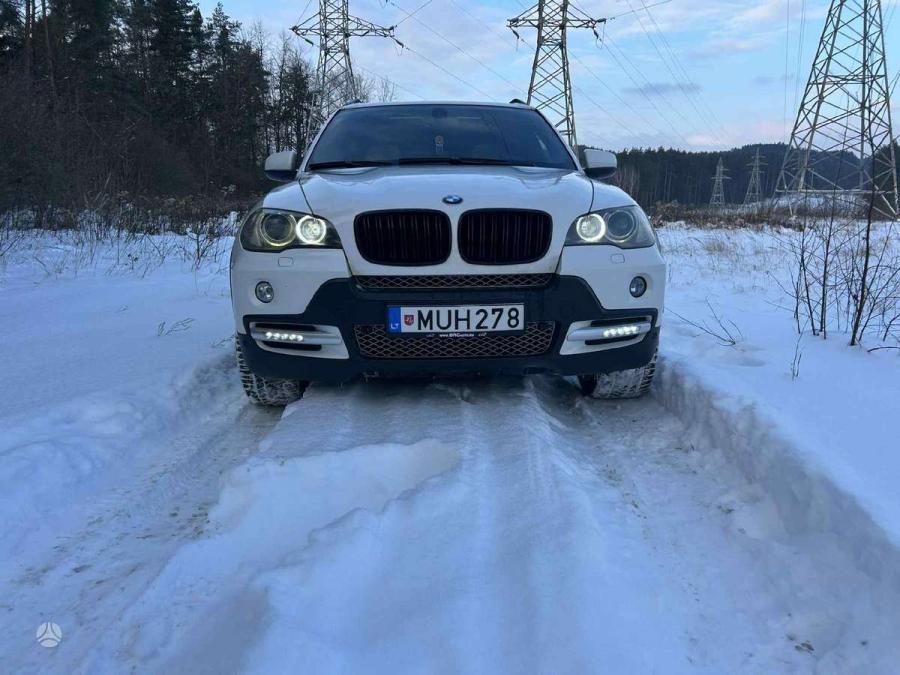 White BMW X5 2008 in Vilnius, with an engine capacity of 2.99 L and mileage of 402 thousand km for 6500 €, photo 5 on AUTOMOTO.COM.LV
