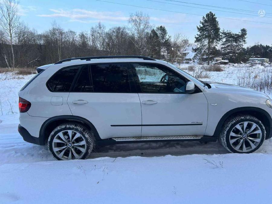 White BMW X5 2008 in Vilnius, with an engine capacity of 2.99 L and mileage of 402 thousand km for 6500 €, photo 6 on AUTOMOTO.COM.LV