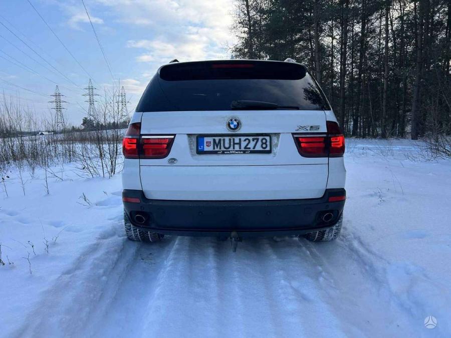 White BMW X5 2008 in Vilnius, with an engine capacity of 2.99 L and mileage of 402 thousand km for 6500 €, photo 8 on AUTOMOTO.COM.LV