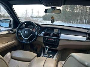 White BMW X5 2008 in Vilnius, with an engine capacity of 2.99 L and mileage of 402 thousand km for 6500 €, photo 13 on AUTOMOTO.COM.LV