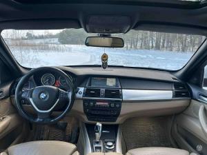 White BMW X5 2008 in Vilnius, with an engine capacity of 2.99 L and mileage of 402 thousand km for 6500 €, photo 14 on AUTOMOTO.COM.LV