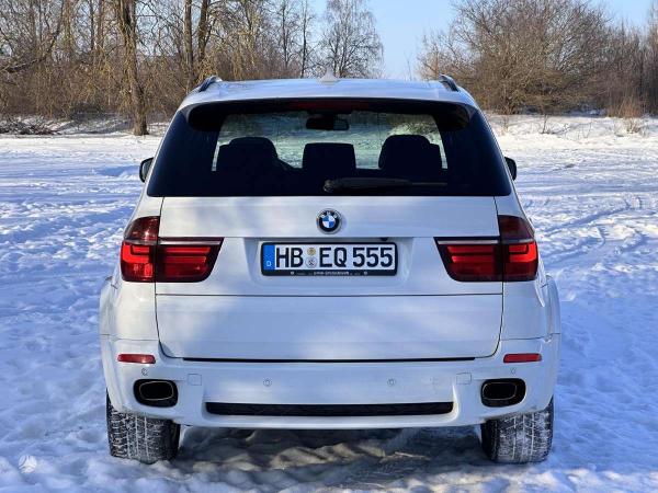 White BMW X5 2008 in Siauliai, with an engine capacity of 2.99 L and mileage of 283 thousand km for 8600 €, photo 6 on AUTOMOTO.COM.LV