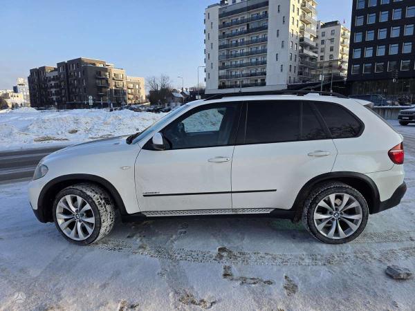 White BMW X5 2008 in Vilnius, with an engine capacity of 2.99 L and mileage of 403 thousand km for 7200 €, photo 2 on AUTOMOTO.COM.LV