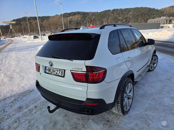 White BMW X5 2008 in Vilnius, with an engine capacity of 2.99 L and mileage of 403 thousand km for 7200 €, photo 4 on AUTOMOTO.COM.LV