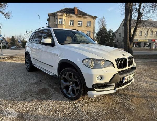White BMW X5 2008 in Vilnius, with an engine capacity of 3.00 L and mileage of 368 thousand km for 8600 €, photo 1 on AUTOMOTO.COM.LV