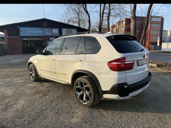 White BMW X5 2008 in Vilnius, with an engine capacity of 3.00 L and mileage of 368 thousand km for 8600 €, photo 4 on AUTOMOTO.COM.LV