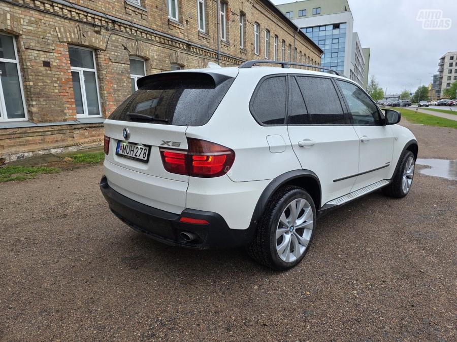 Белый БМВ Х5 2008 в Вильнюс, объемом двигателя 3.00 л и пробегом 405 тыс. км за 8200 €, фото 5 на AUTOMOTO.COM.LV