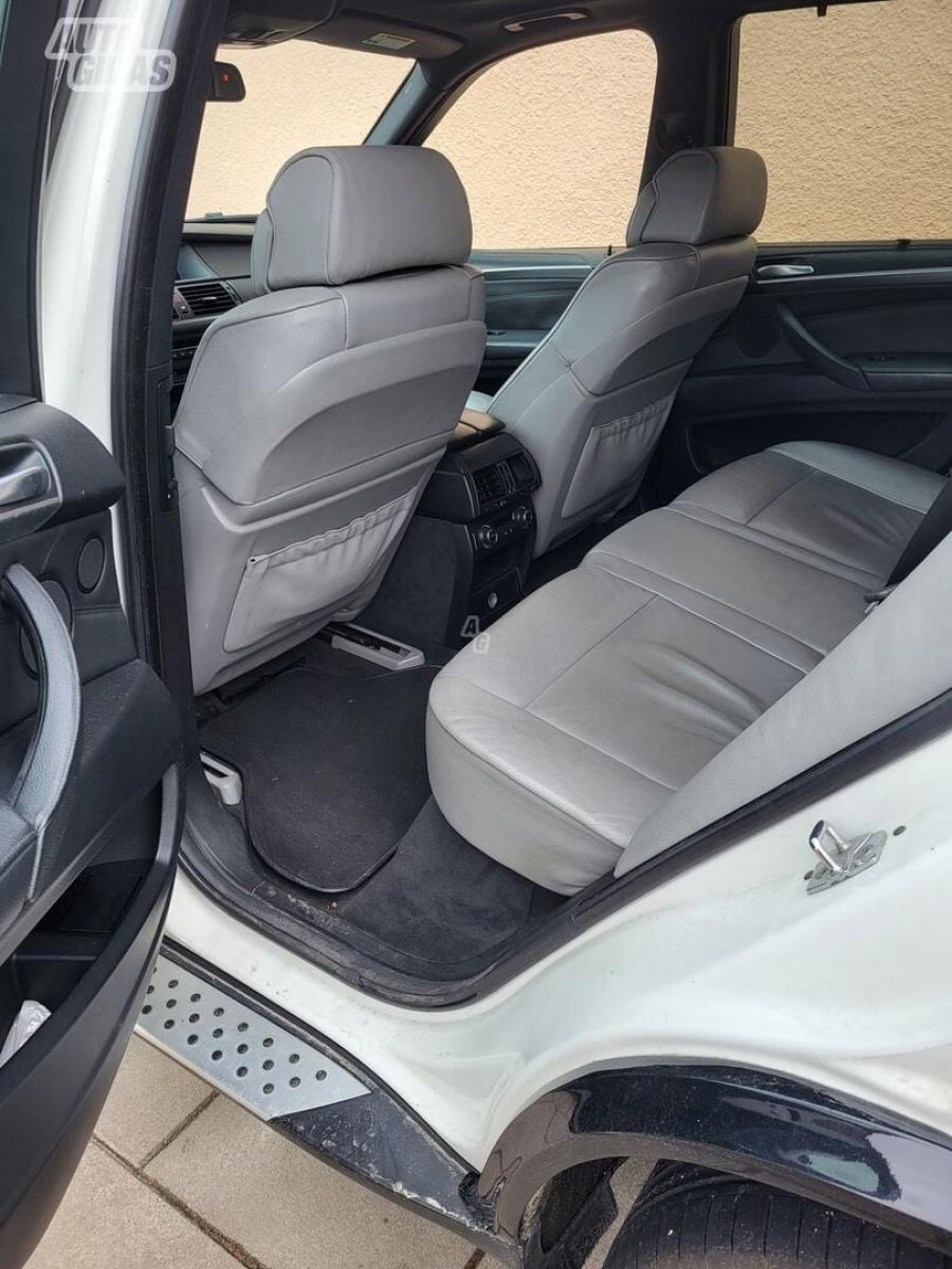 Balts BMW X5 2008 Klaipėda, ar dzinēja tilpumu 3.00 L un nobraukumu 271 tūkst. km par 5900 €, foto 12 vietnē AUTOMOTO.COM.LV