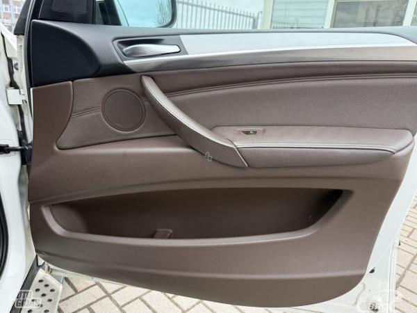 Белый БМВ Х5 2008 в Авиженяй, объемом двигателя 3.00 л и пробегом 371 тыс. км за 7500 €, фото 4 на AUTOMOTO.COM.LV
