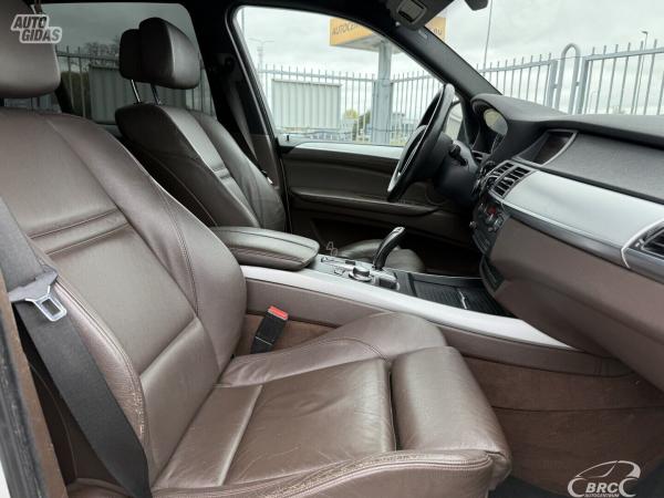Белый БМВ Х5 2008 в Авиженяй, объемом двигателя 3.00 л и пробегом 371 тыс. км за 7500 €, фото 6 на AUTOMOTO.COM.LV