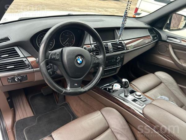 Balts BMW X5 2008 Ogre, ar dzinēja tilpumu 3.00 L un nobraukumu 421 tūkst. km par 7900 €, foto 5 vietnē AUTOMOTO.COM.LV