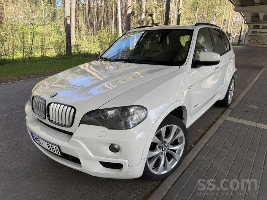 White BMW X5 2008 in Riga, with an engine capacity of 3.00 L and mileage of 315 thousand km for 9995 €, photo 1 on AUTOMOTO.COM.LV