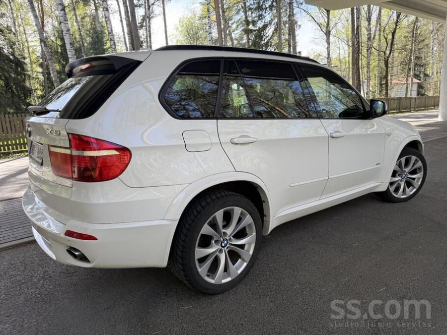 White BMW X5 2008 in Riga, with an engine capacity of 3.00 L and mileage of 315 thousand km for 9995 €, photo 5 on AUTOMOTO.COM.LV
