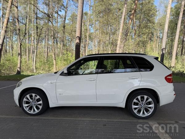 White BMW X5 2008 in Riga, with an engine capacity of 3.00 L and mileage of 315 thousand km for 9995 €, photo 5 on AUTOMOTO.COM.LV