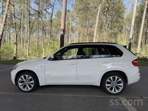 White BMW X5 2008 in Riga, with an engine capacity of 3.00 L and mileage of 315 thousand km for 9995 €, photo 6 on AUTOMOTO.COM.LV