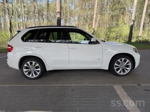 White BMW X5 2008 in Riga, with an engine capacity of 3.00 L and mileage of 315 thousand km for 9995 €, photo 7 on AUTOMOTO.COM.LV