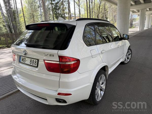 White BMW X5 2008 in Riga, with an engine capacity of 3.00 L and mileage of 315 thousand km for 9995 €, photo 8 on AUTOMOTO.COM.LV