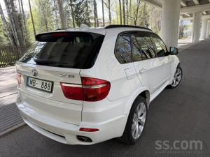 White BMW X5 2008 in Riga, with an engine capacity of 3.00 L and mileage of 315 thousand km for 9995 €, photo 9 on AUTOMOTO.COM.LV