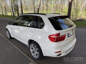 White BMW X5 2008 in Riga, with an engine capacity of 3.00 L and mileage of 315 thousand km for 9995 €, photo 10 on AUTOMOTO.COM.LV