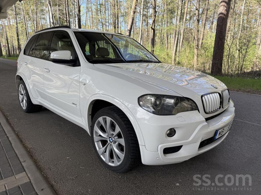 White BMW X5 2008 in Riga, with an engine capacity of 3.00 L and mileage of 315 thousand km for 9995 €, photo 12 on AUTOMOTO.COM.LV