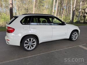 White BMW X5 2008 in Riga, with an engine capacity of 3.00 L and mileage of 315 thousand km for 9995 €, photo 13 on AUTOMOTO.COM.LV