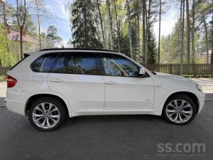 White BMW X5 2008 in Riga, with an engine capacity of 3.00 L and mileage of 315 thousand km for 9995 €, photo 15 on AUTOMOTO.COM.LV