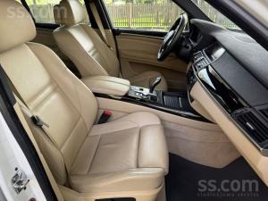 White BMW X5 2008 in Riga, with an engine capacity of 3.00 L and mileage of 315 thousand km for 9995 €, photo 17 on AUTOMOTO.COM.LV