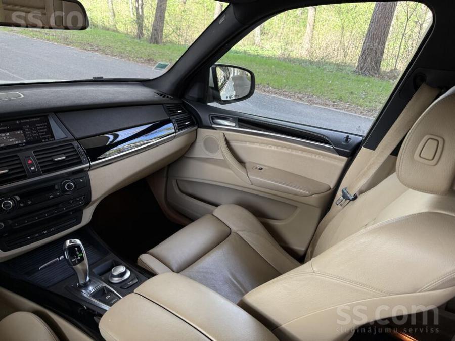 White BMW X5 2008 in Riga, with an engine capacity of 3.00 L and mileage of 315 thousand km for 9995 €, photo 18 on AUTOMOTO.COM.LV