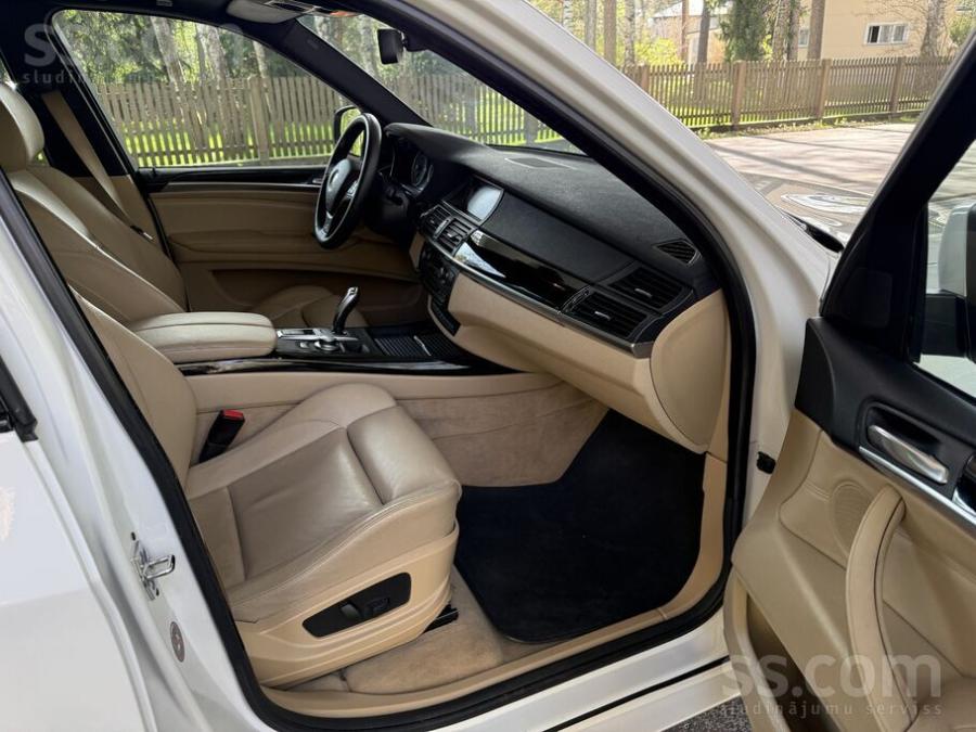 White BMW X5 2008 in Riga, with an engine capacity of 3.00 L and mileage of 315 thousand km for 9995 €, photo 19 on AUTOMOTO.COM.LV