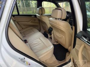 White BMW X5 2008 in Riga, with an engine capacity of 3.00 L and mileage of 315 thousand km for 9995 €, photo 21 on AUTOMOTO.COM.LV