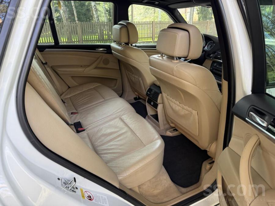 White BMW X5 2008 in Riga, with an engine capacity of 3.00 L and mileage of 315 thousand km for 9995 €, photo 21 on AUTOMOTO.COM.LV
